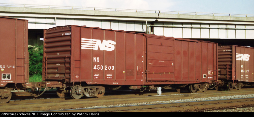 NS 450209 X-SOU BS-16A 50-foot 6-inch 4954cf exterior-post sliding-door box car on NS at Oliver ...